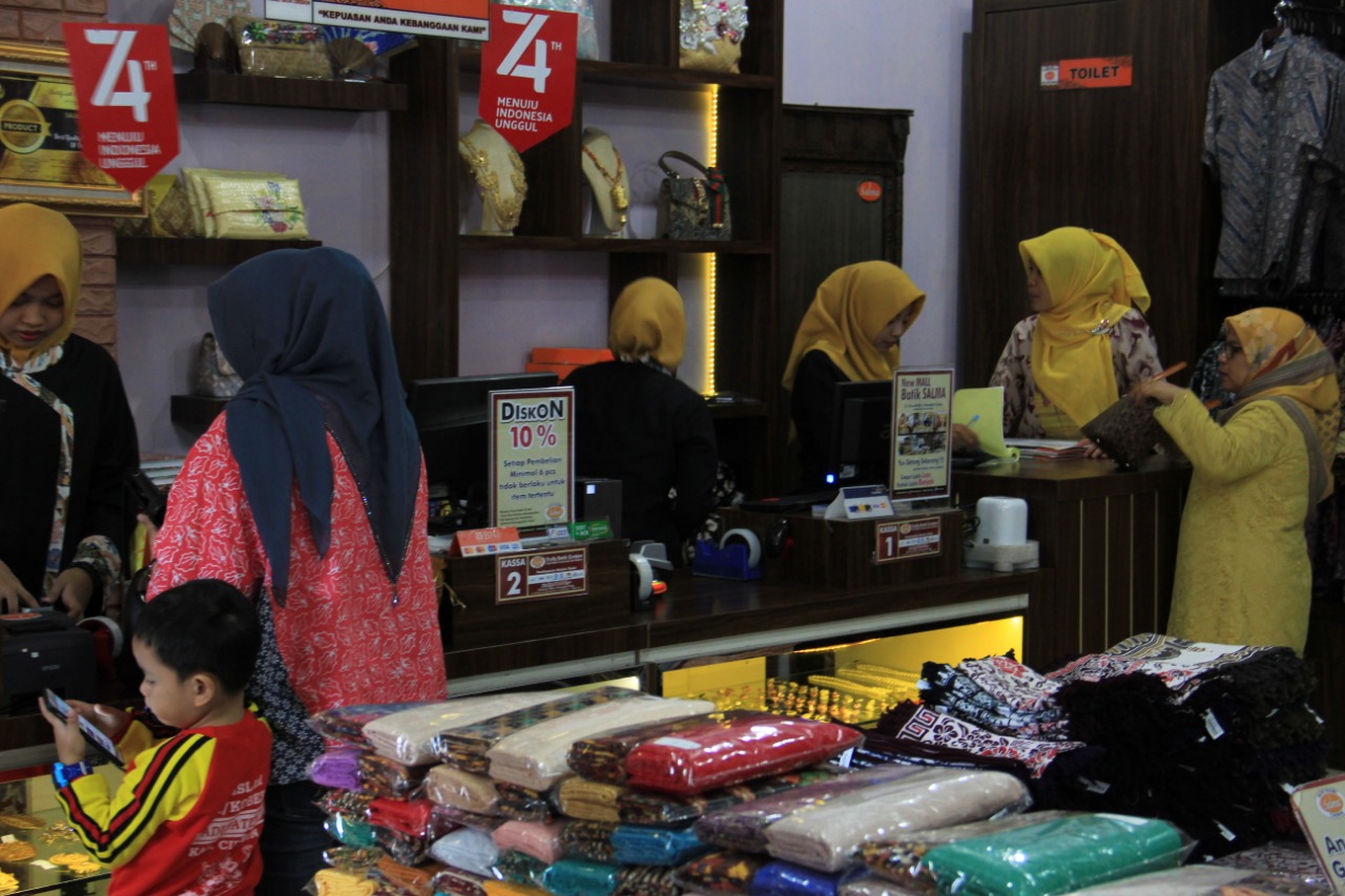 Jual Kain Batik Tulis Gradasi Mega Mendung | Batik Salma