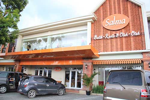 Koleksi batik Cirebon terbaik dari berbagai desainer lokal | Batik Salma