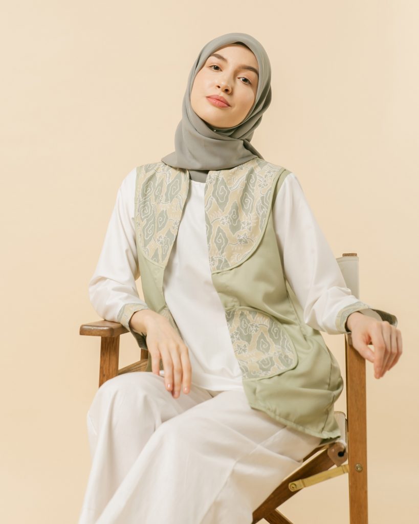 Outer Sutra Bulu Payet Putih | Batik Salma