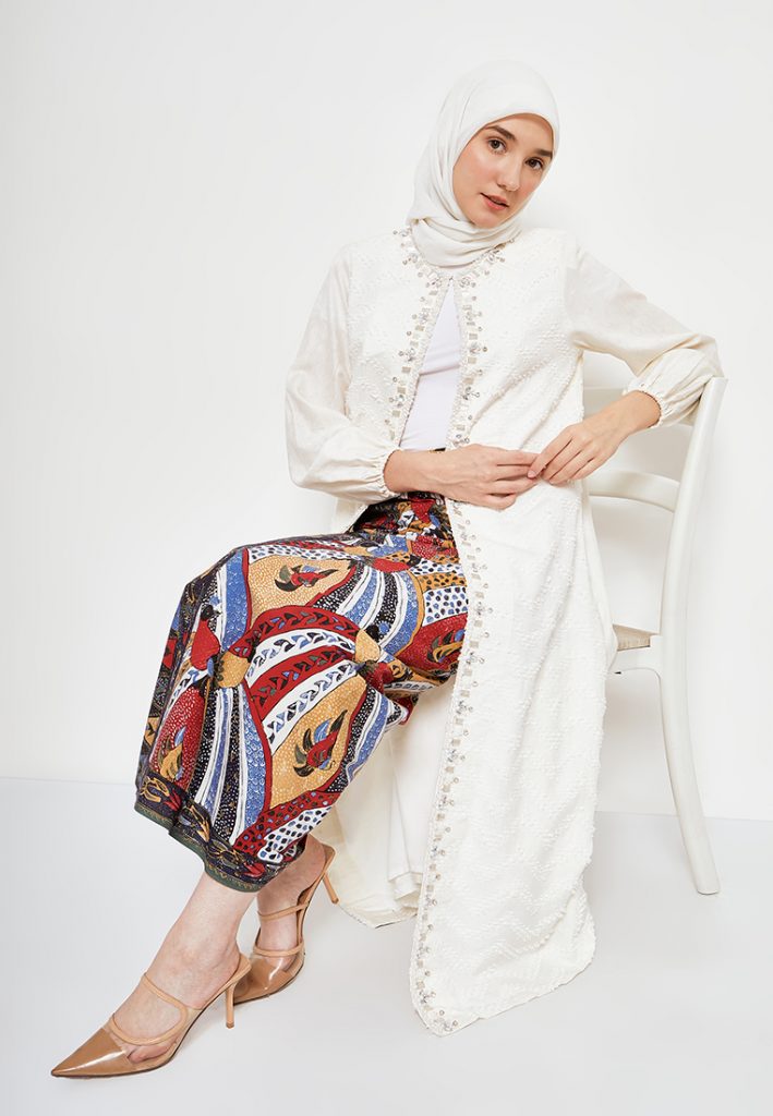 Outer Sutra Bulu Payet Putih | Batik Salma