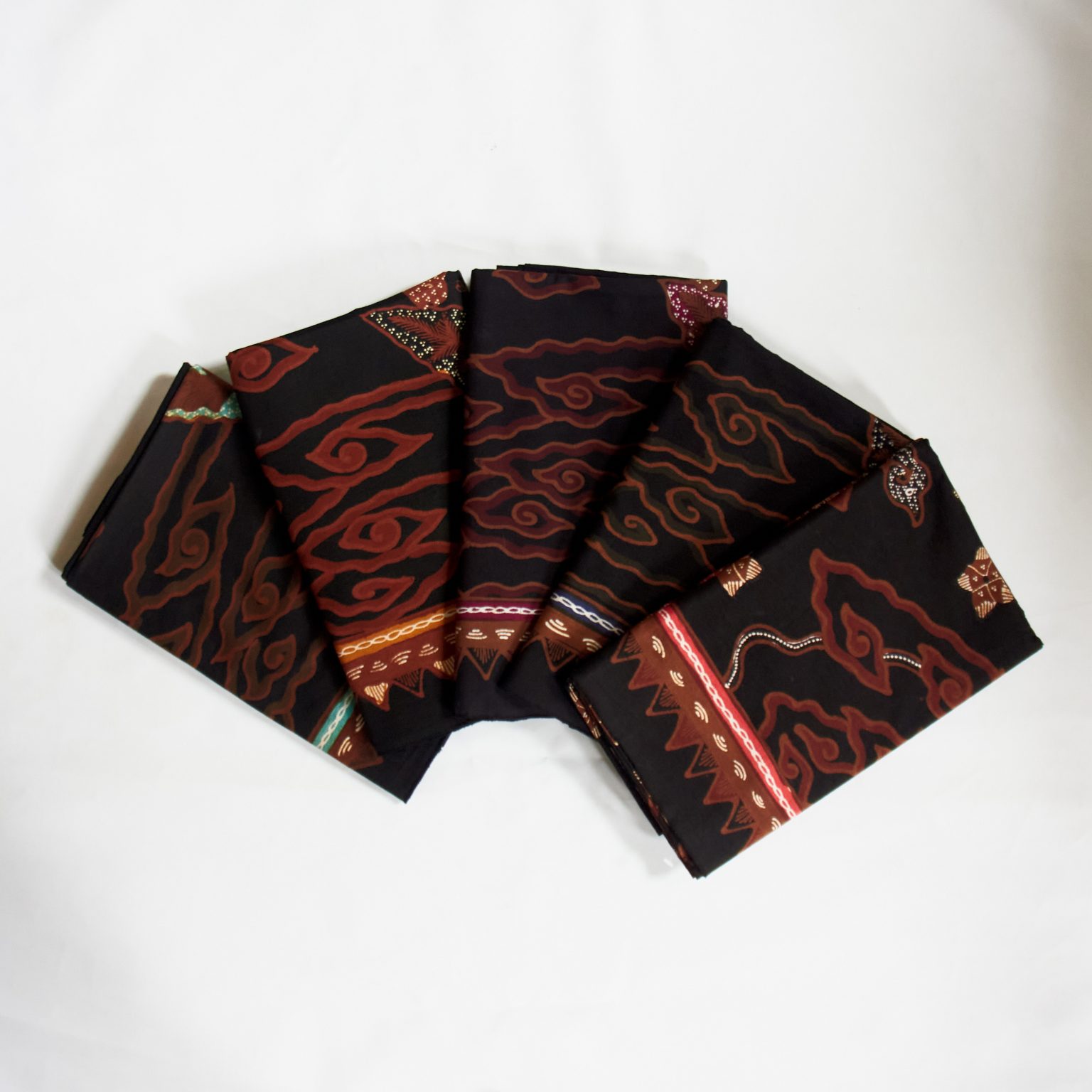 Kain Batik Tulis Mega Mendung Hitam Katun Primisima 2 Meter | Batik Salma